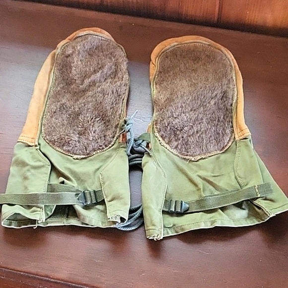 Ripon Knitting Works | Accessories | Vintage Military Arctic Mittens ...